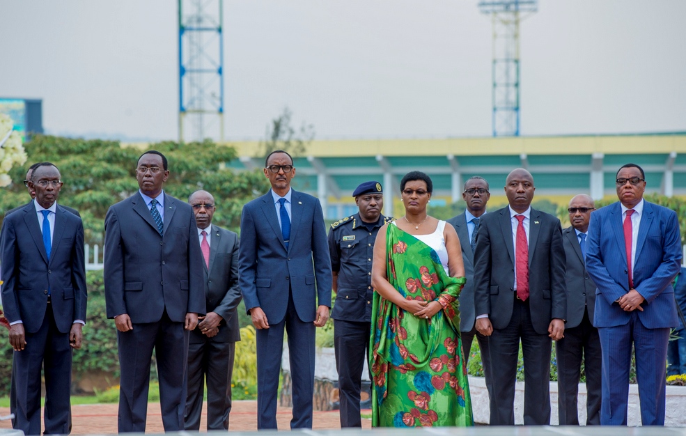 Perezida Kagame yunamiye intwari z’igihugu,umuryango wa Gen.Rwigema ...
