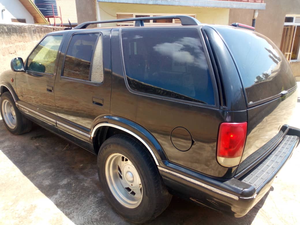 Imodoka igurishwa kuri macye cyane kandi nziza | Umusingi